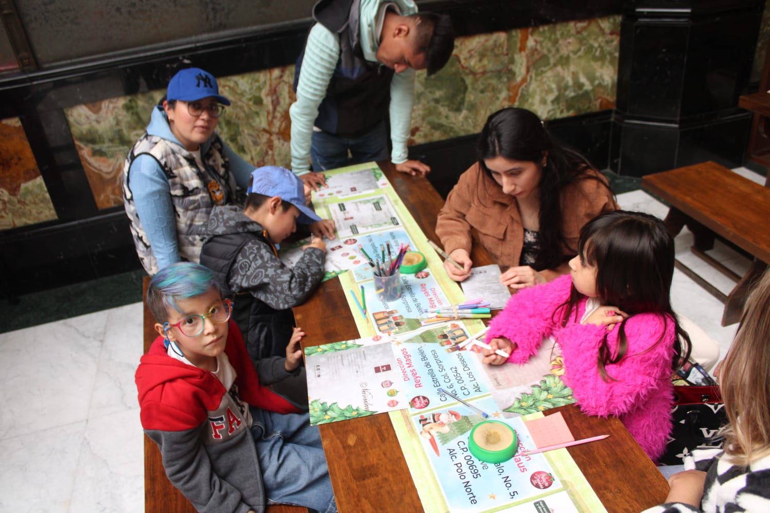 Envía la carta de Reyes Magos y Santa Claus desde el hermoso Palacio de ...